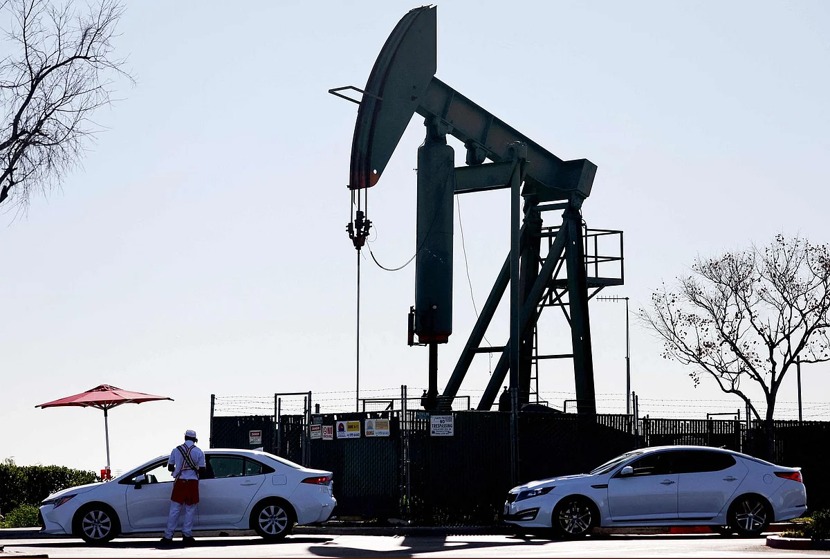 Oil prices stable after buoyant US payrolls | Khaleej Times