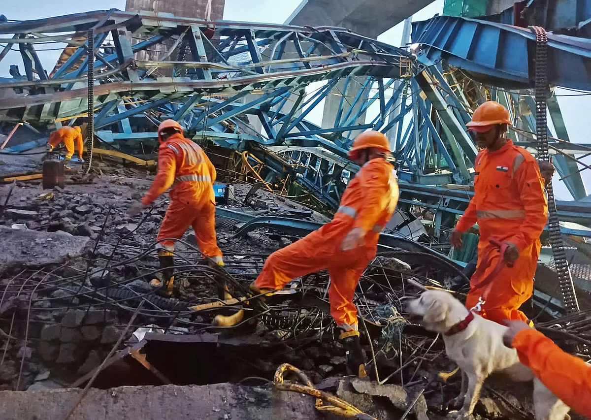 India: Crane collapse kills 17 workers, Maharashtra CM announces aid to ...