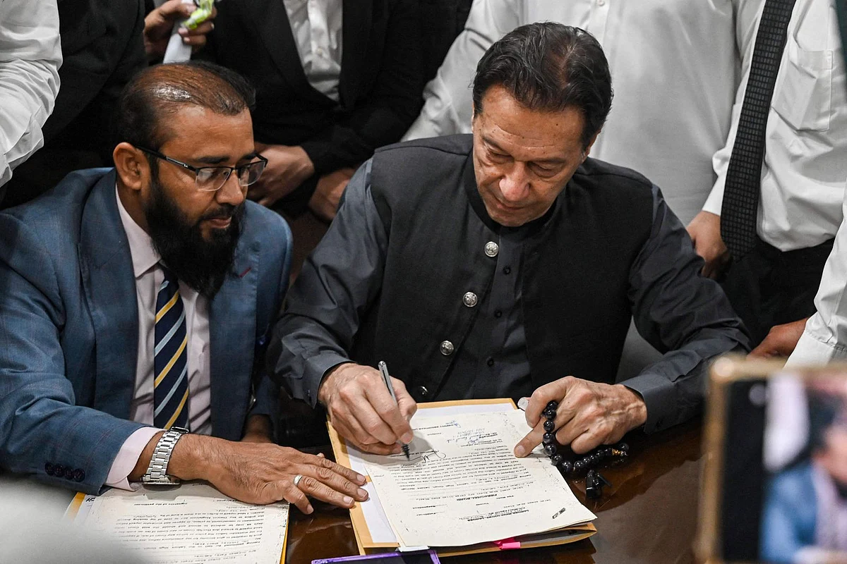 Pakistan grants extra powers to graft body probing Imran Khan | Khaleej ...