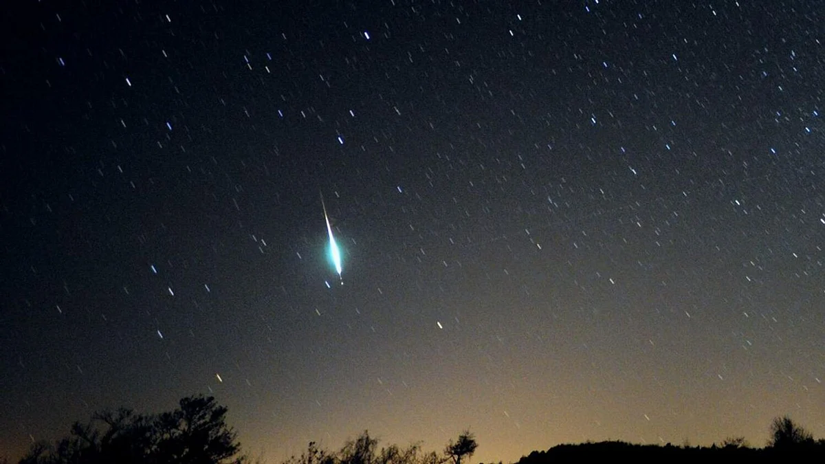 UAE: 2025 begins with major meteor shower, stunning planet parade ...