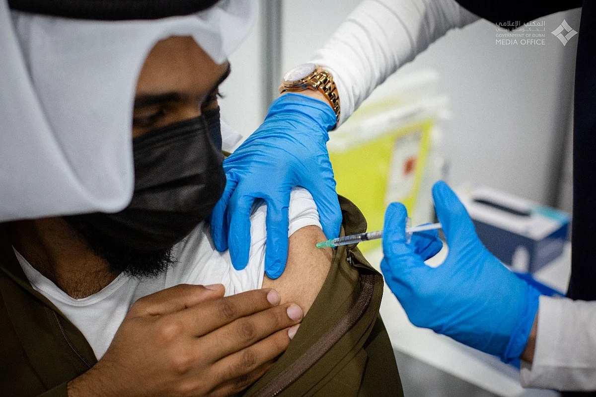Video: Dubai starts administering AstraZeneca Covid-19 vaccine ...