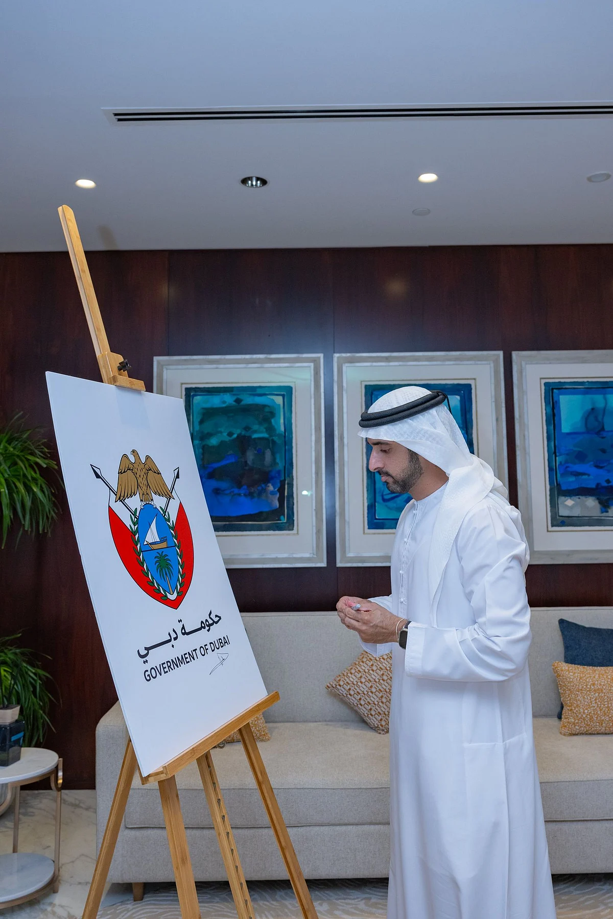 Dubai launches new logo; govt entities to implement within 6 months ...