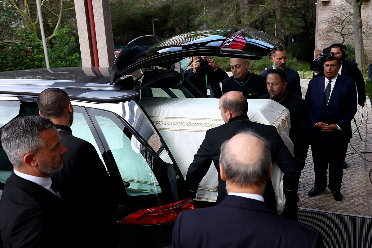 Aga Khan passing away: Ismaili Muslims bid goodbye to spiritual leader ...