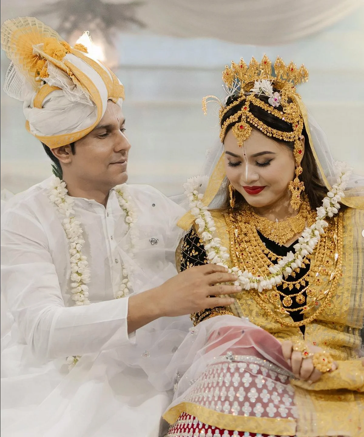 Look: Indian actors Randeep Hooda, Lin Laishram tie the knot in a ...
