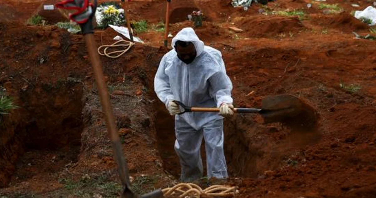 Buried woman found alive in tomb after gravediggers hear her cries for ...