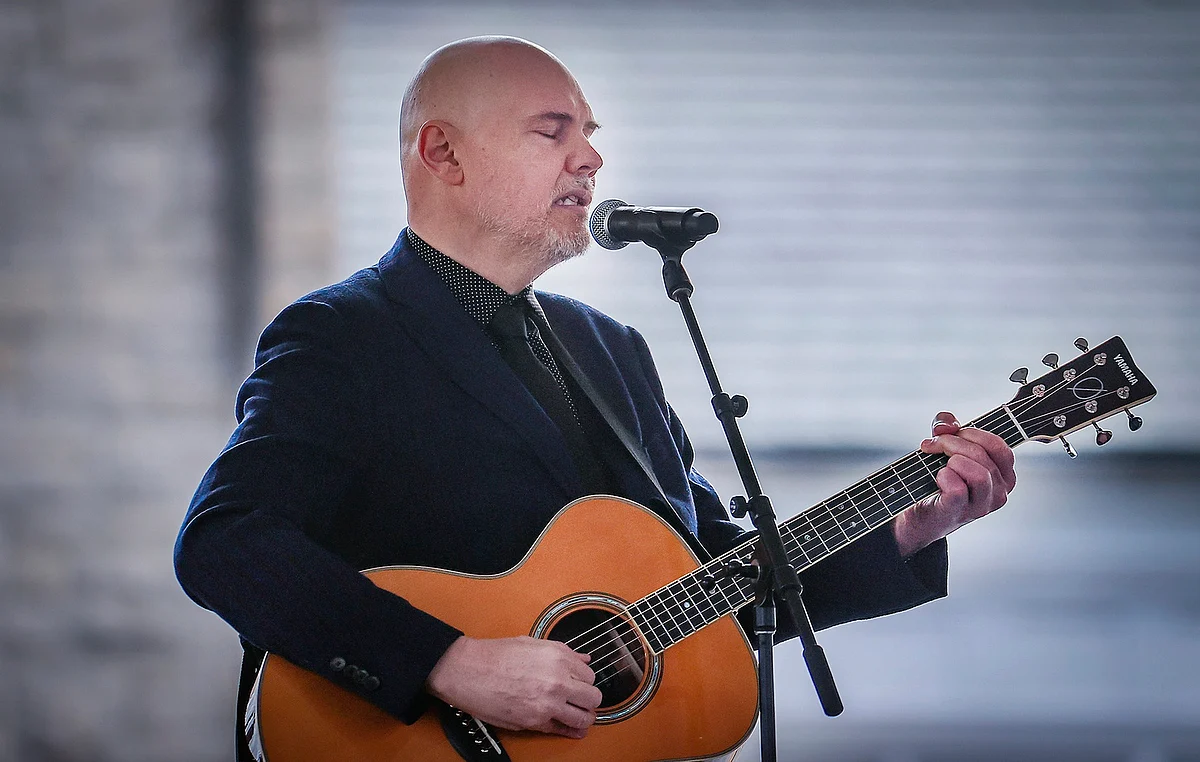 Smashing Pumpkins singer raises awareness, funds for US shooting victims