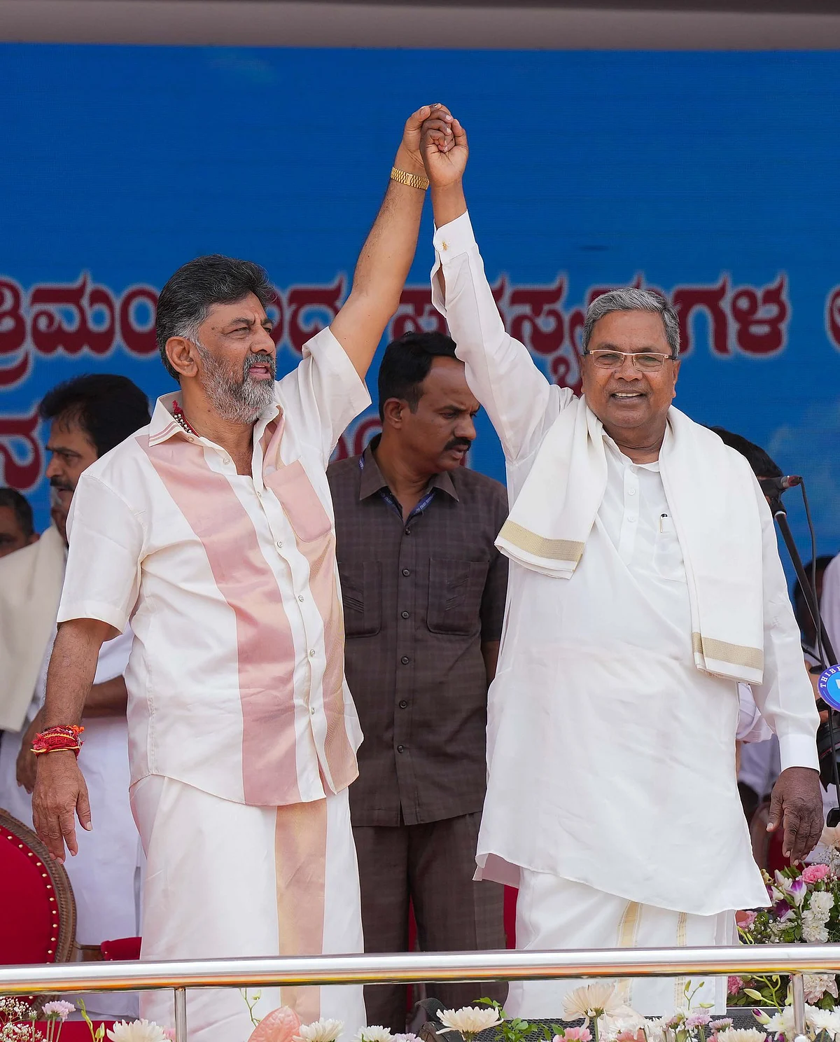 India: Congress party's 5 poll guarantees get Karnataka cabinet nod ...