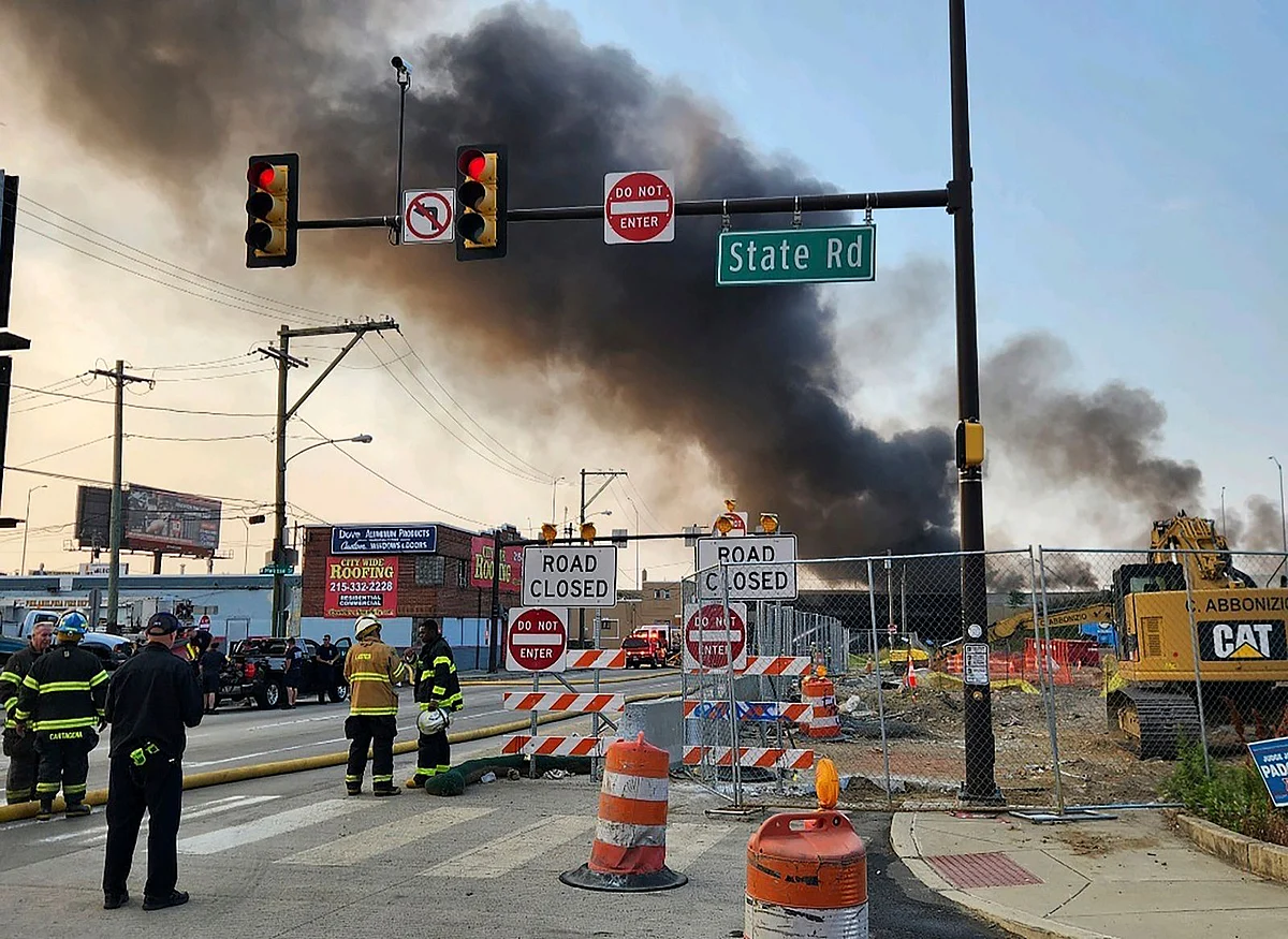 Vehicle fire causes major US highway collapse | Khaleej Times