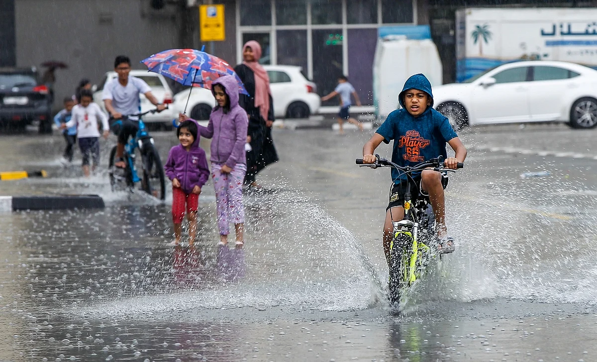 UAE weather: Alerts issued as rains hit parts of country | Khaleej Times
