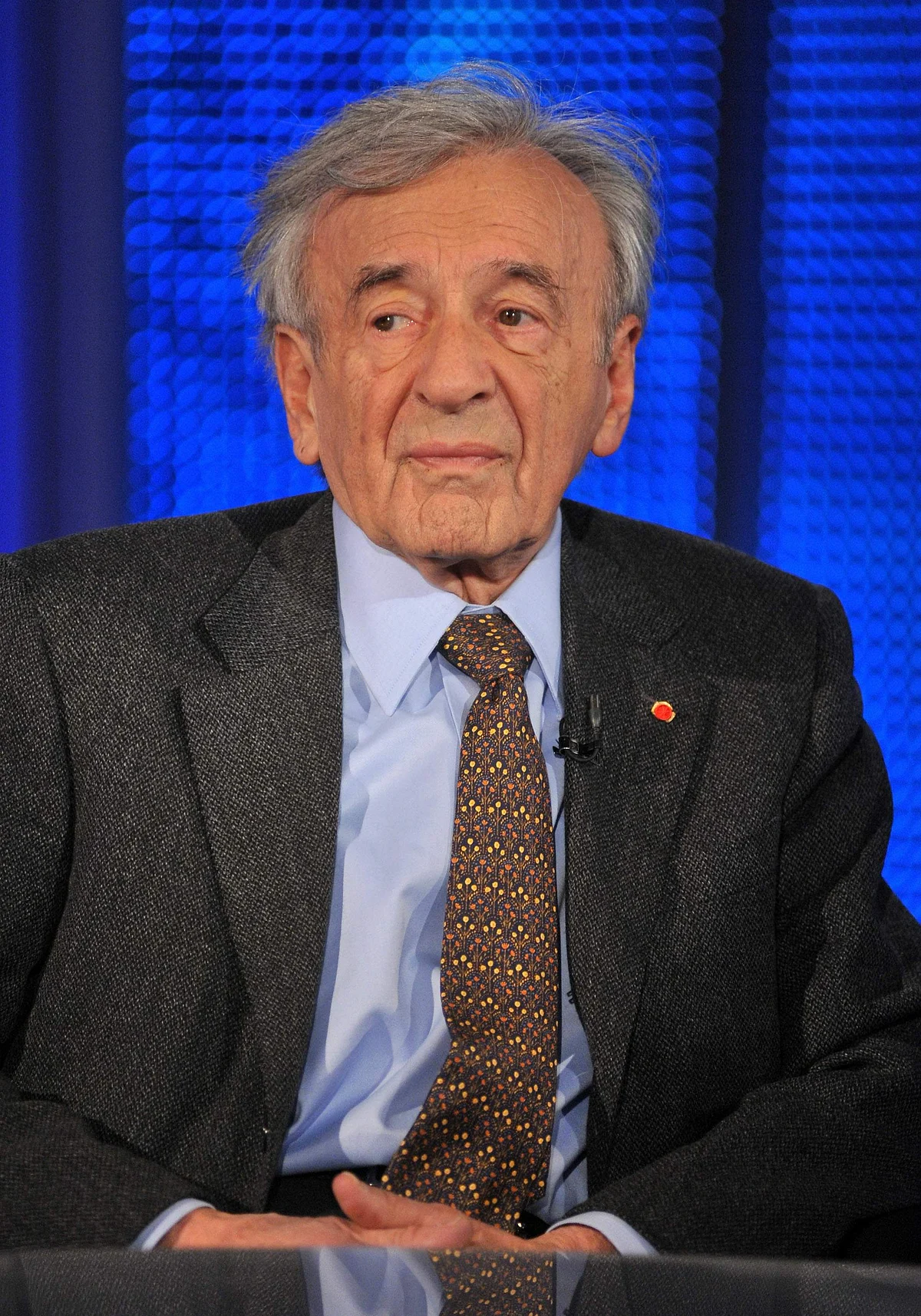 Elie Wiesel who worked to keep alive memory of Holocaust dies | Khaleej ...