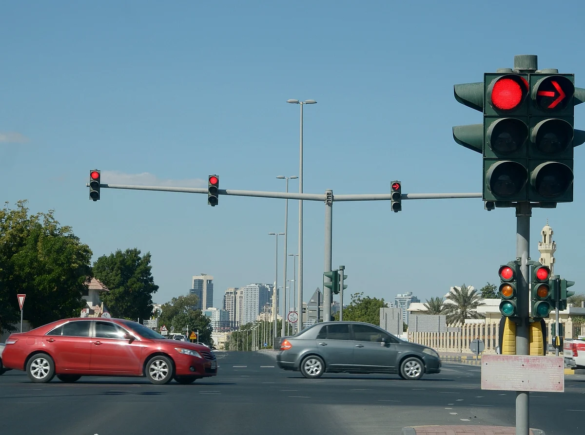 Dh50,000 fine: Dubai Police release video of drivers jumping red light ...