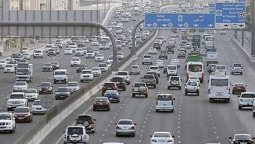 UAE police alert: Major traffic jam due to accidents, speed limit ...