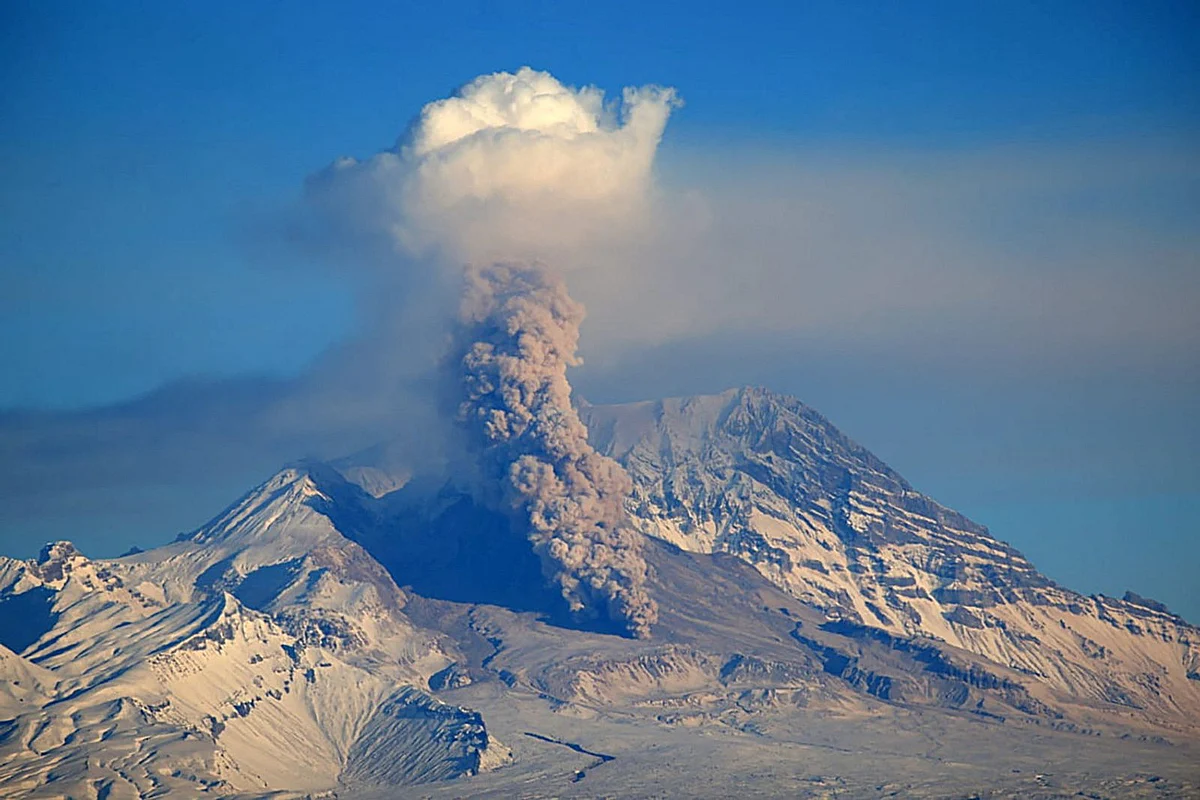 Indonesia: Mt Ibu volcano erupts, spewing clouds of ash | Khaleej Times
