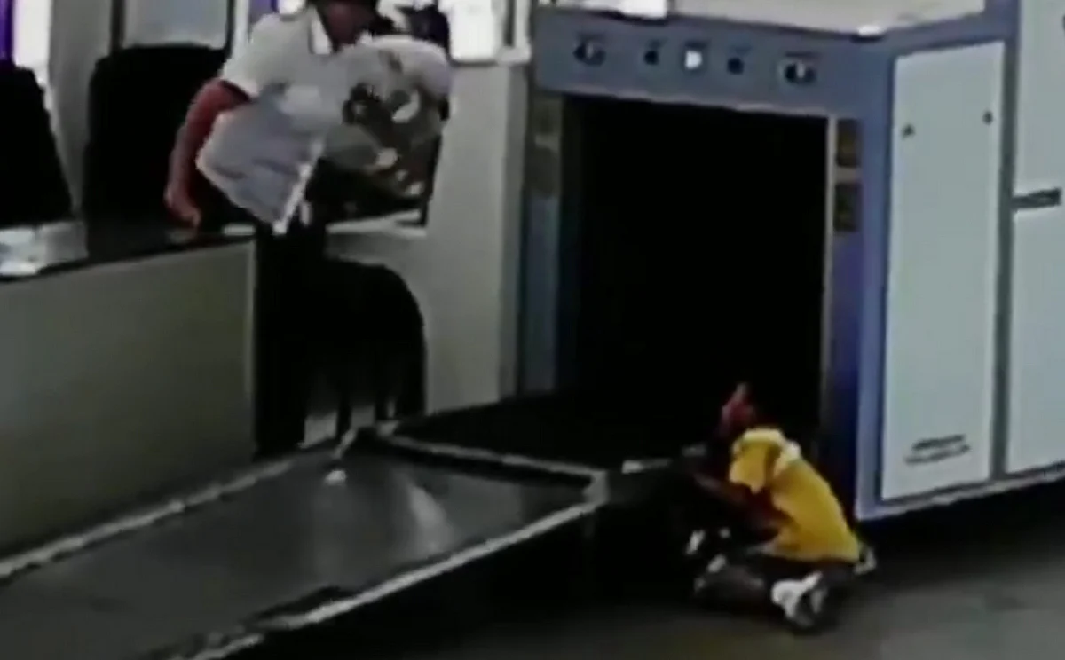 Video: Boy gets arm stuck in X-ray machine | Khaleej Times