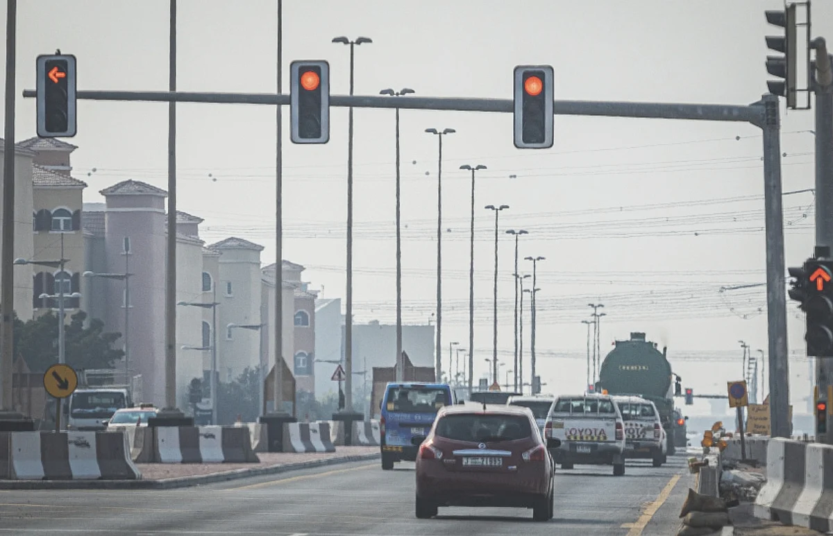 Dubai traffic law: How motorists can avoid jumping red light and Dh50 ...