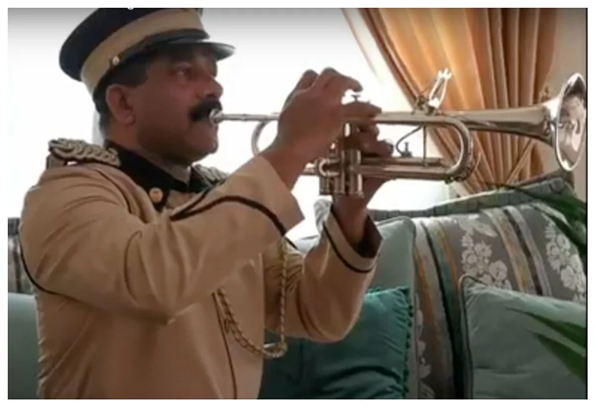 Video: UAE police band plays musical tribute to Covid-19 heroes around ...