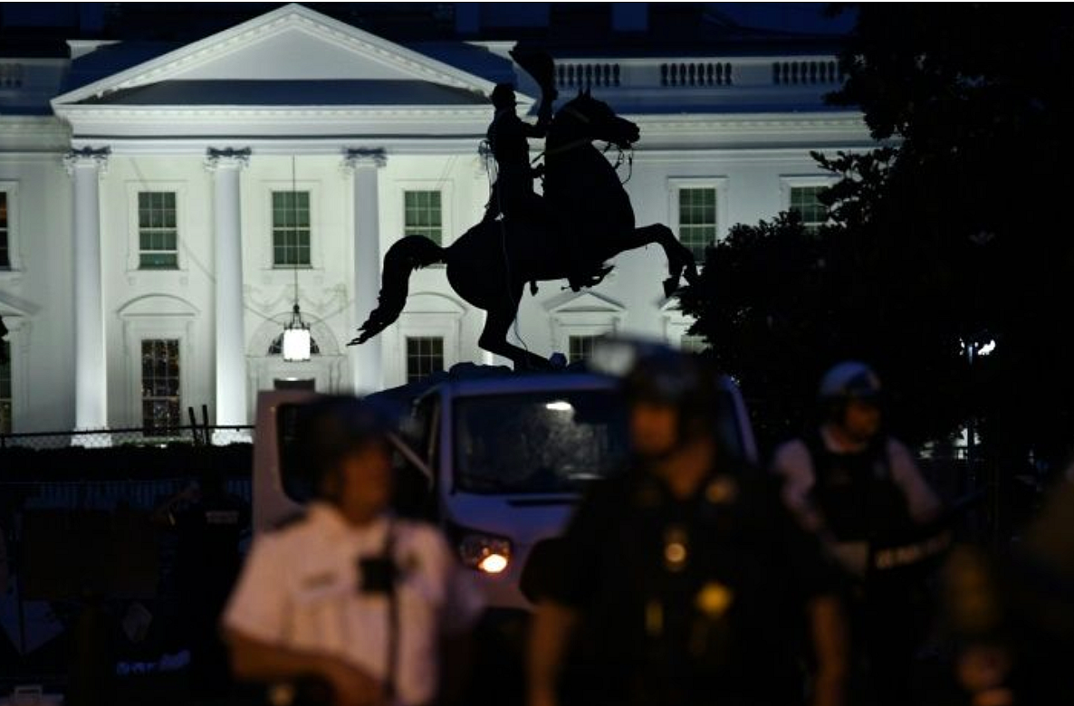 Four men charged for trying to pull down statue outside White House