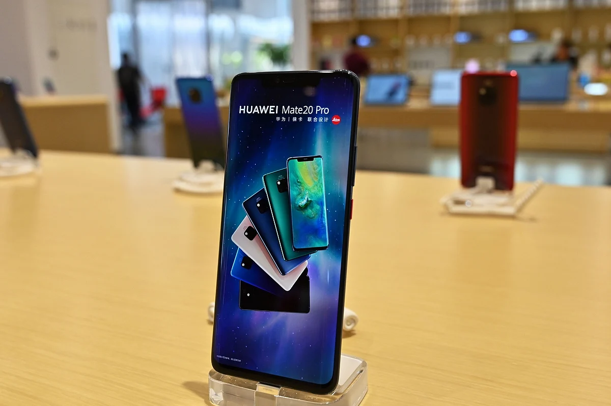 Du to continue servicing Huawei units | Khaleej Times