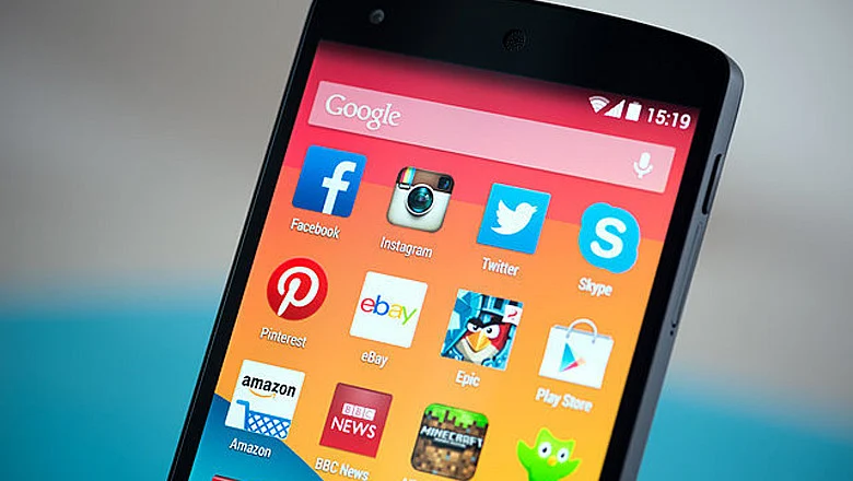 UAE: Gen Z 'hang out' online in group chats; experts warn of social ...