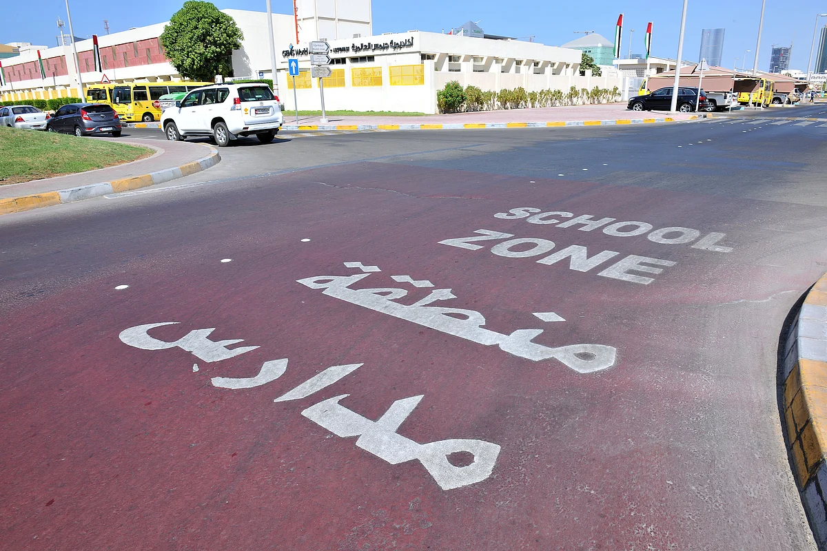 UAE: What are the traffic rules and speed limit while driving near ...