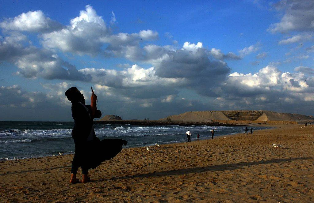 UAE to experience cold weather, light rains over coming days | Khaleej ...