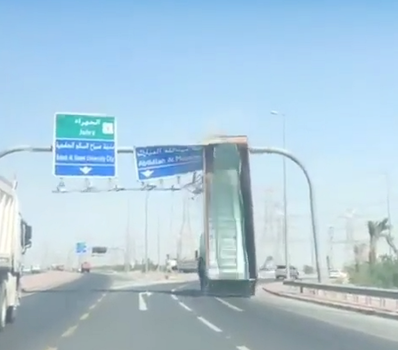 Video: Dump truck hits overhead road sign at high speed | Khaleej Times