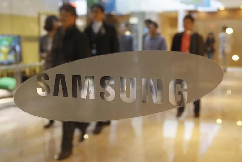 Samsung reduces workforce for first time in seven years