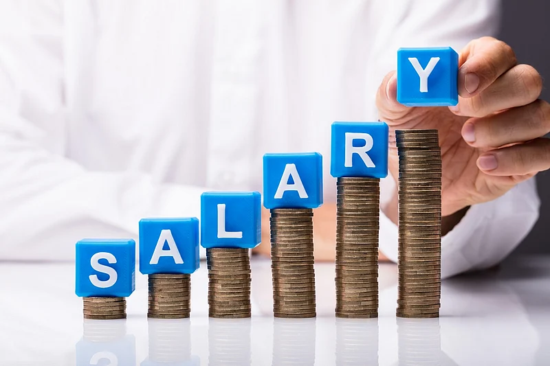 Salary delayed? Top UAE bank says issues related to payments ‘nearing ...