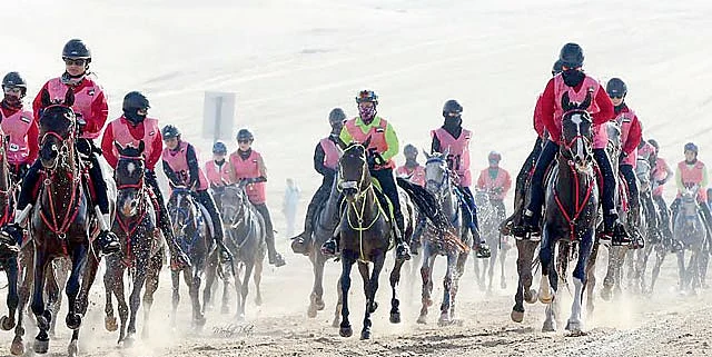 Saif Ahmed Al Mazroui, Mira Jasim Mohammed Al Ansari claim titles