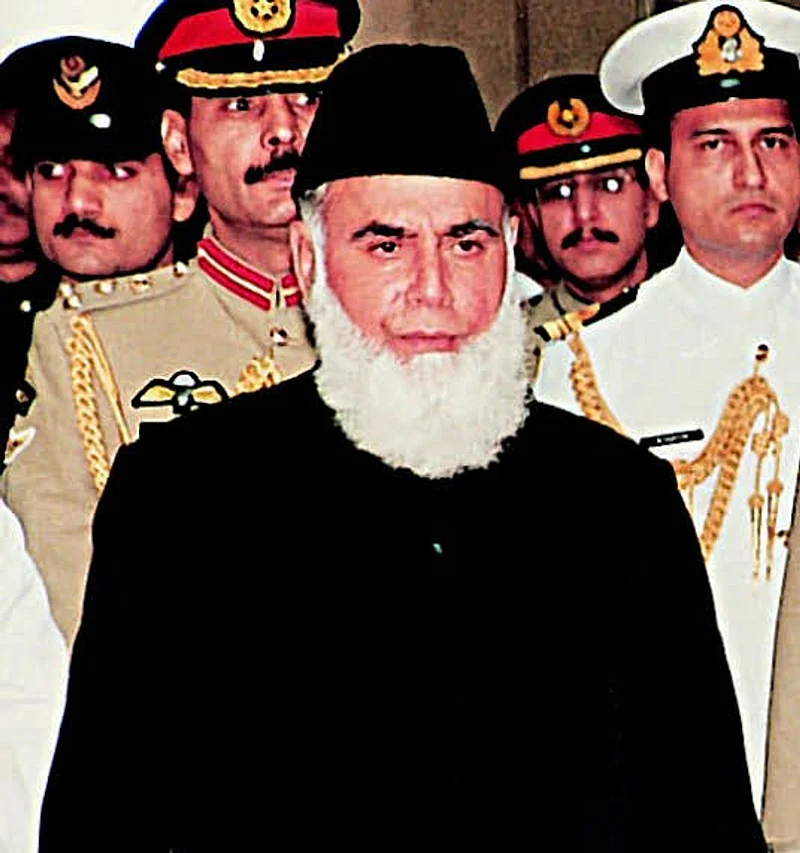 Former Pakistan President Rafiq Tarar dies at 92