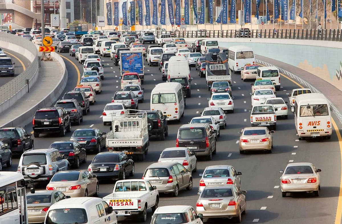 Dubai traffic alert: Vehicle breaks down on bridge to Sheikh Zayed Road ...
