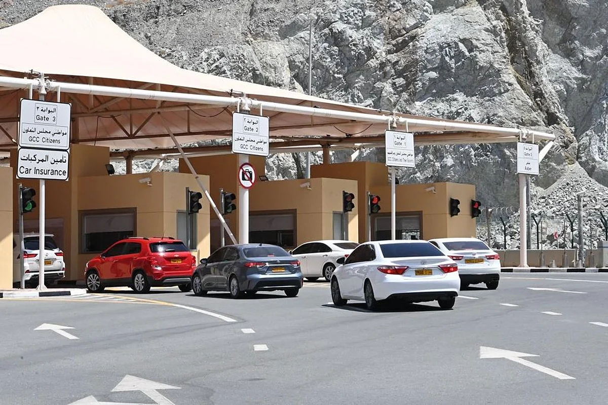 UAE: Nearly 4 million people passed through Hatta Border Crossing in ...
