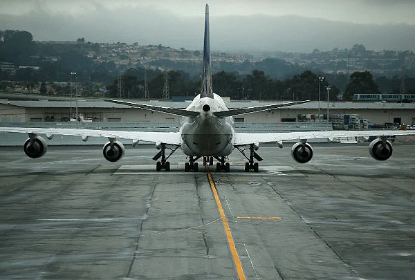 Pilot passes out in cockpit after being drunk | Khaleej Times