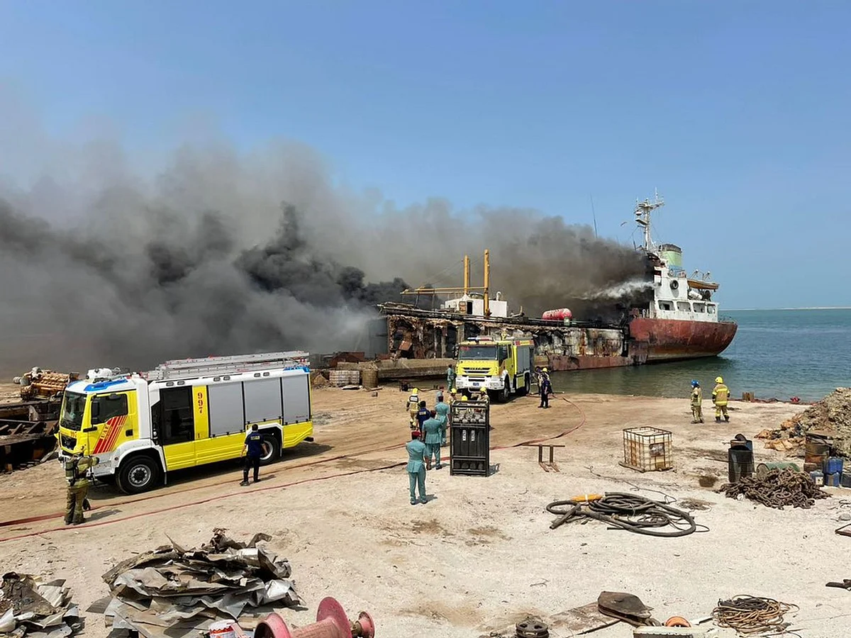 UAE: Firefighters put out massive fire on boat | Khaleej Times