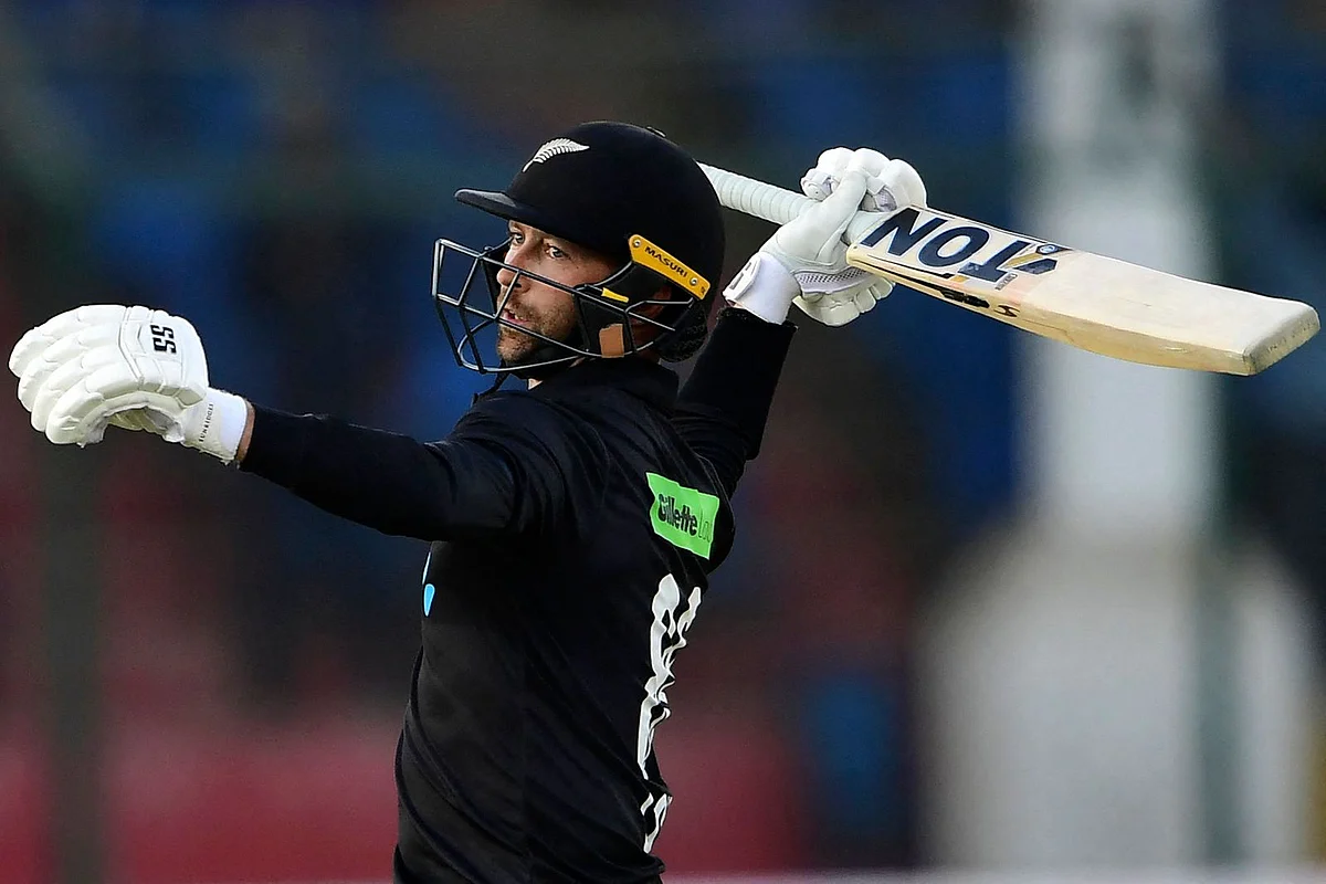 Conway hits hundred as New Zealand thump Pakistan to level series ...