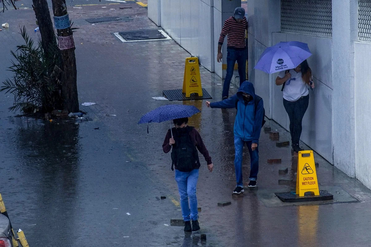 UAE weather: Orange alert issued; chance of rain as temperatures drop ...