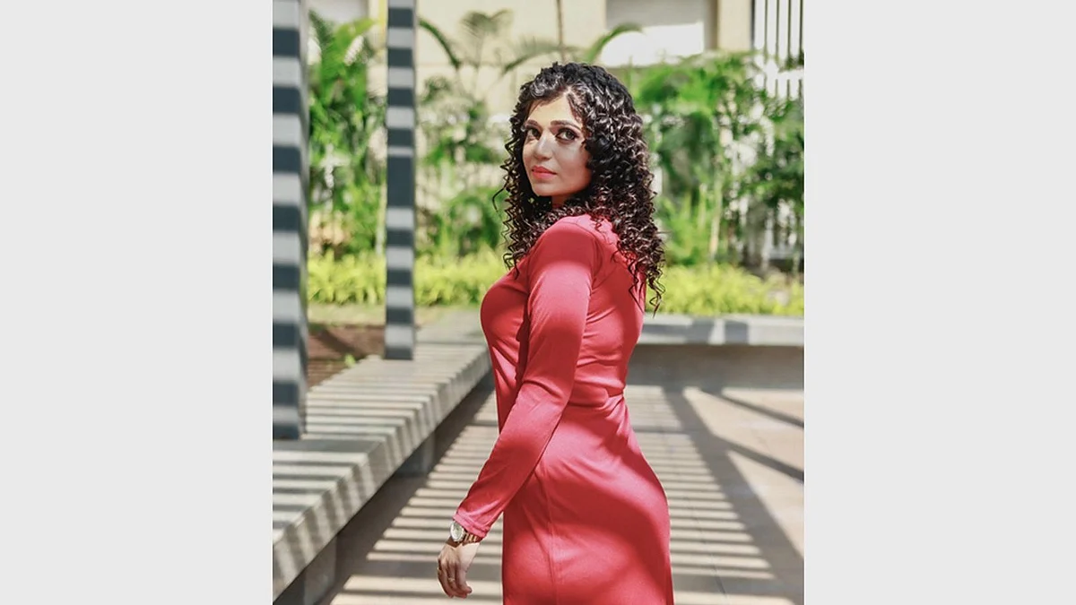 Actress Piya Pal Is Heading Towards Making Her Signature An Autograph ...