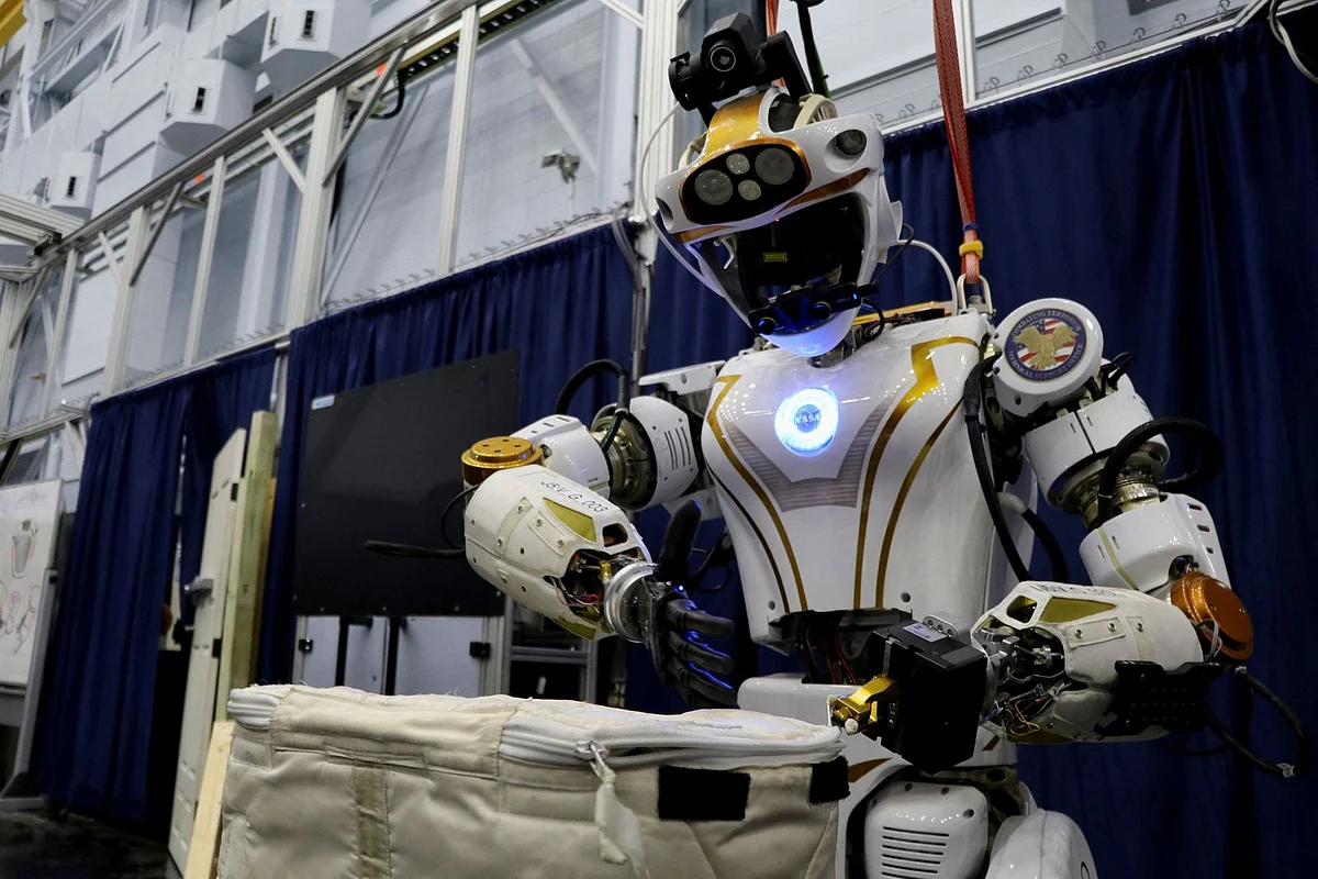 Japan deploys humanoid robot for railway maintenance | Khaleej Times