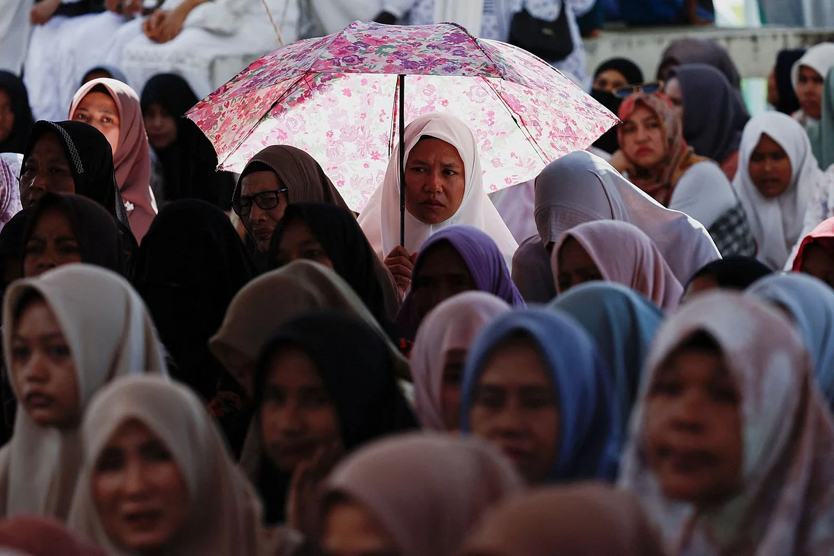 'We couldn't find their bodies': Indonesian tsunami survivors mourn the ...
