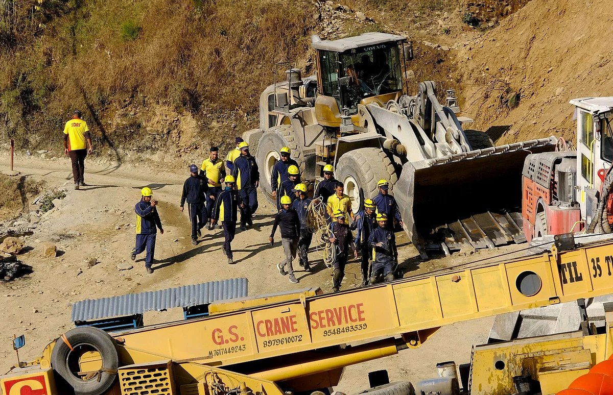 Indian rescue effort for 41 trapped in tunnel breaks through steel ...