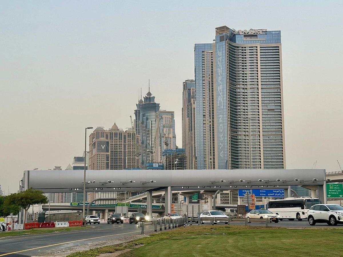 Dubai: New Salik toll gate now up; to be operational in November ...