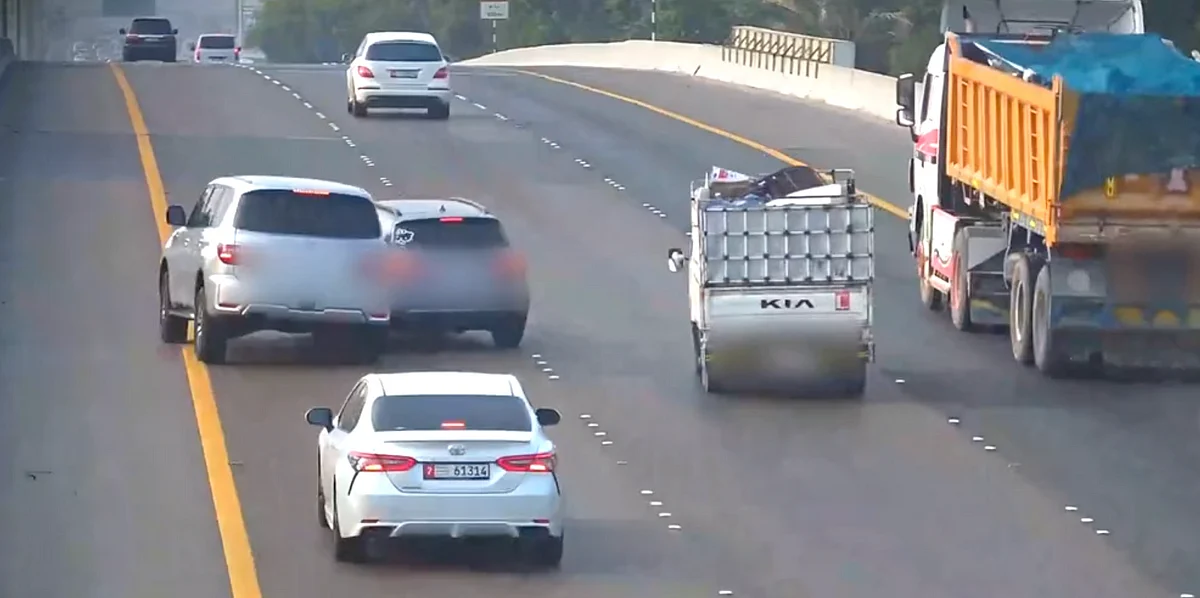 Dh1,000 fine in UAE: Shocking video shows multiple-vehicle collision ...