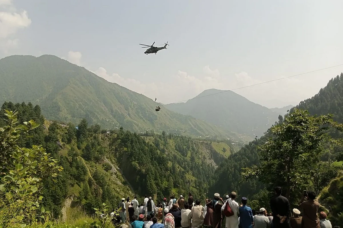 Pakistan: All 8 trapped in cable car stranded over ravine rescued ...