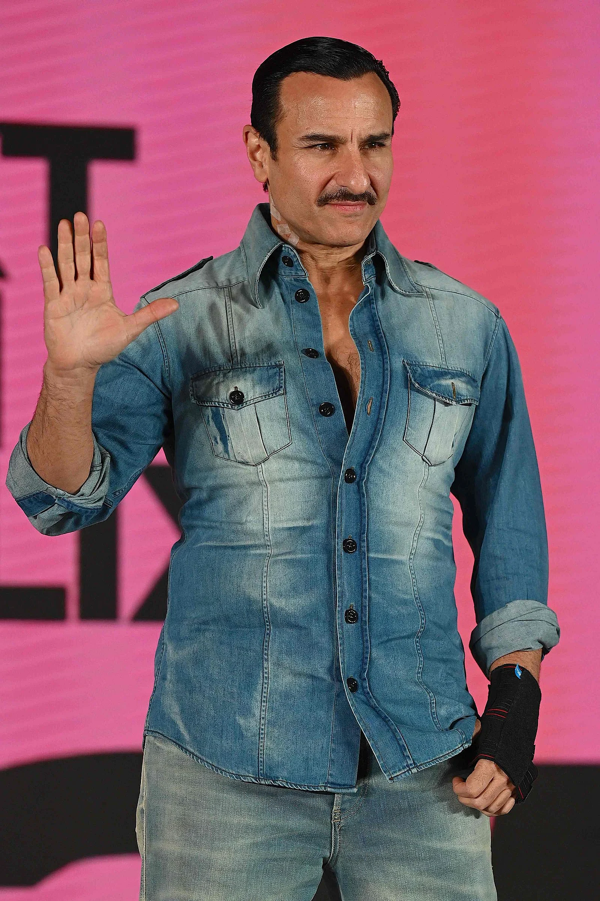 Saif Ali Khan stabbing case: Mumbai police conduct identification ...