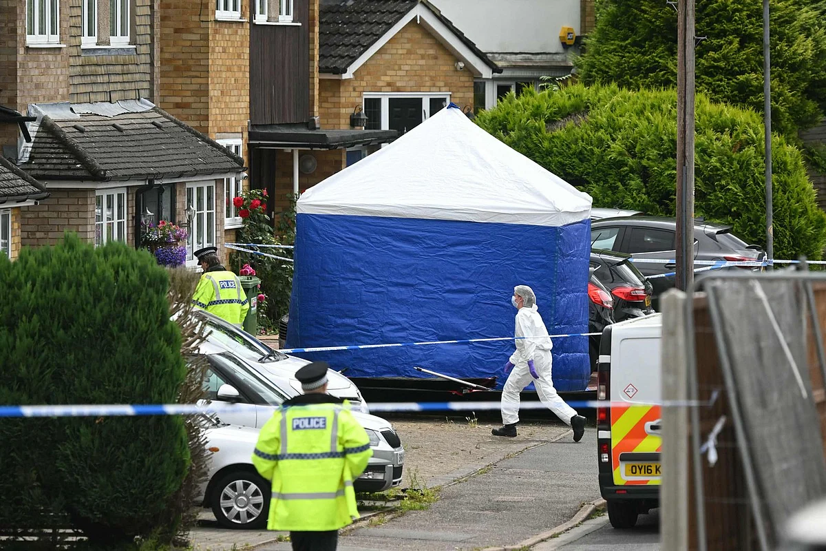UK police hunt crossbow attack suspect after three women killed ...