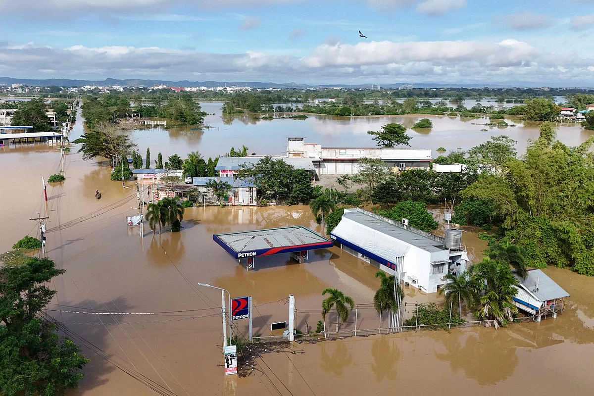 Floods strike thousands of houses in northern Philippines | Khaleej Times