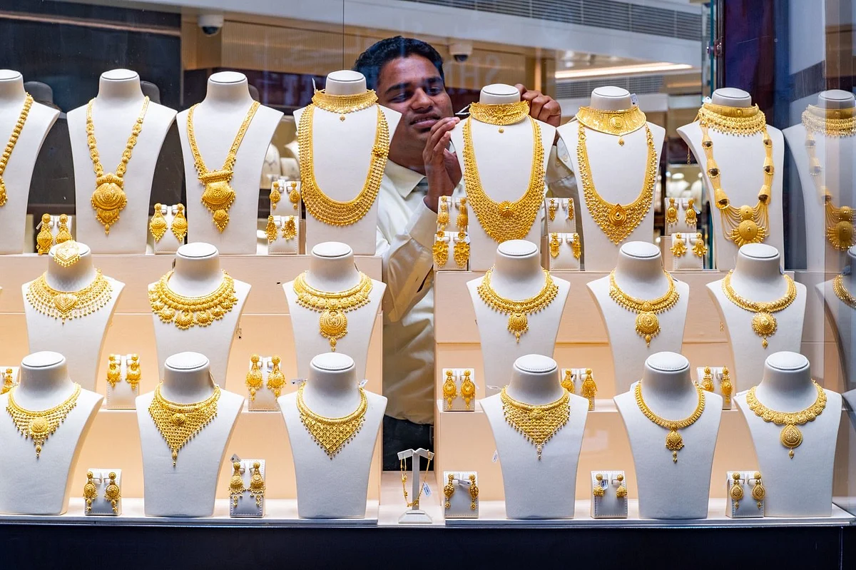 UAE: Gold prices continue to rise, jump Dh4 per gram | Khaleej Times