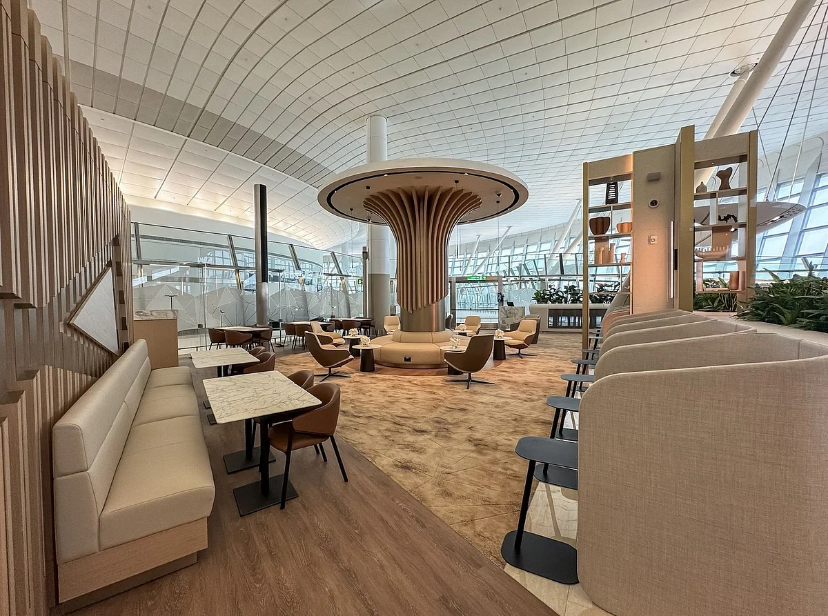 Abu Dhabi: Etihad Airways opens US pre-clearance lounge at Zayed ...