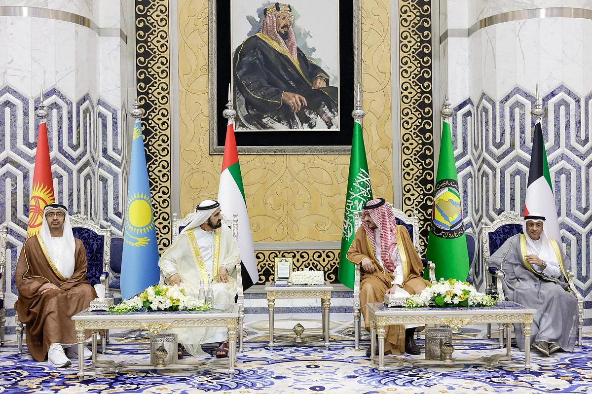 UAE: Sheikh Mohammed arrives in Saudi Arabia to attend Gulf-Central ...