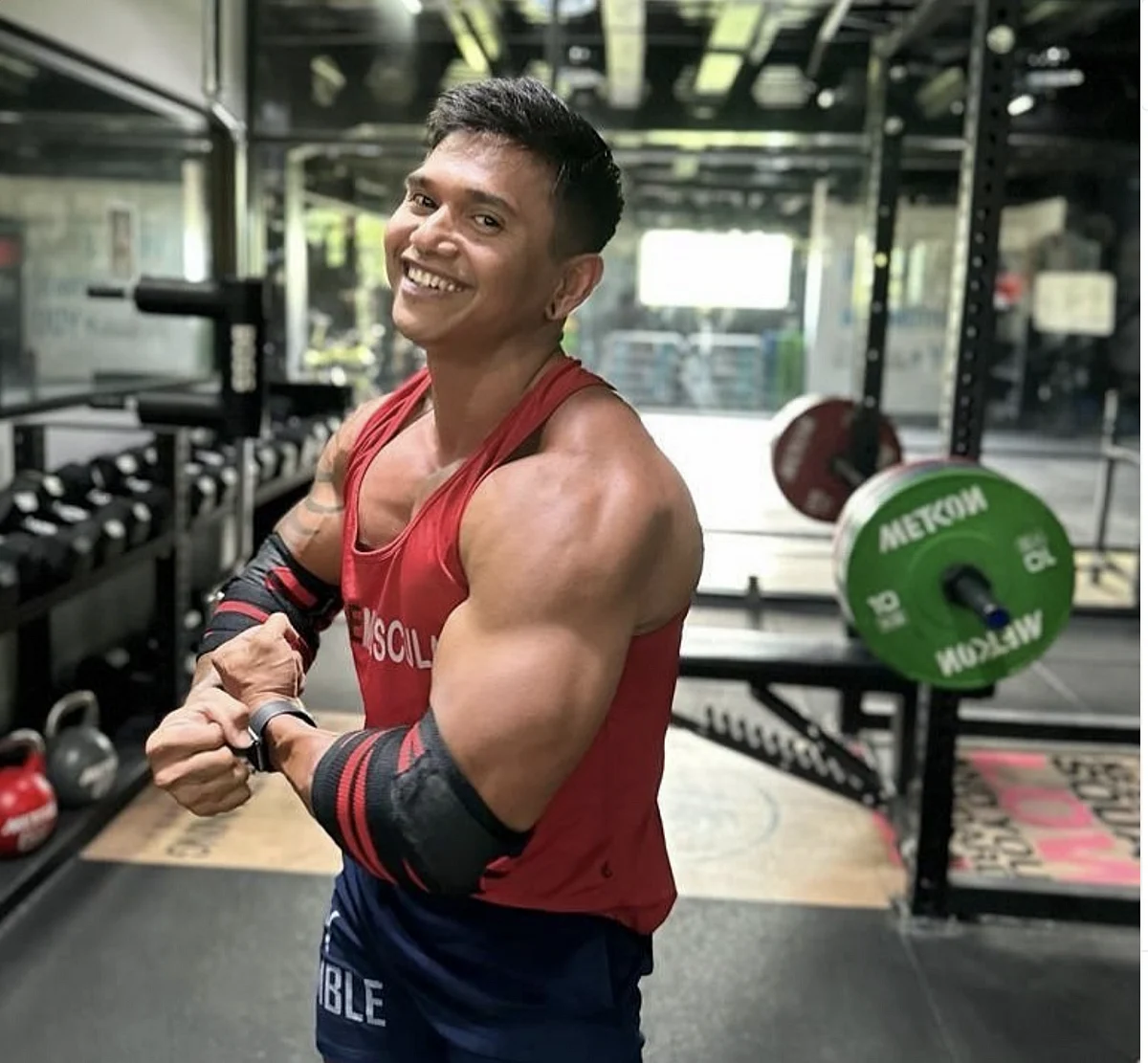Bodybuilder influencer dies after being crushed by barbell in horror ...
